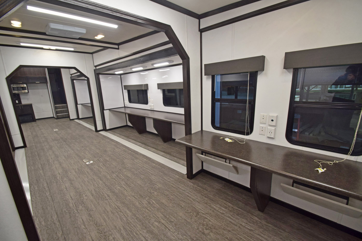 16-Station Office Command Trailer - Rich Specialty Trailers